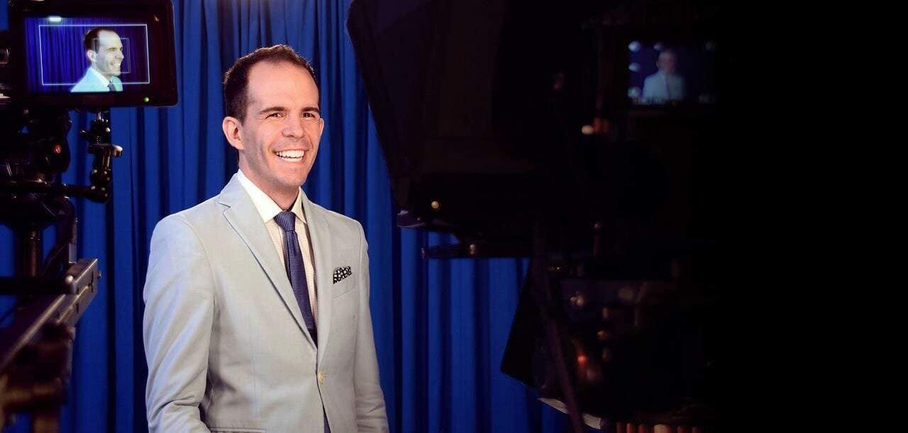 Virtual Entertainment for Zoom Meetings – Comedy Magician Sam Pearce